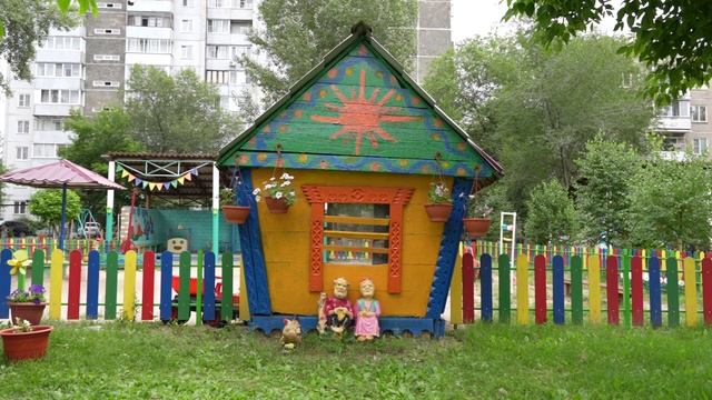 Цветочная феерия в Абакане:свои творения на оценку комиссии представляет детский сад "Золотая рыбка"