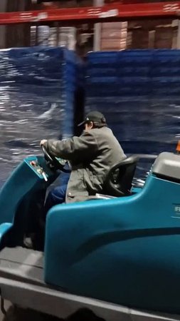Тест-драйв поломоечной машины Wellland FD230 на складе «Магнита» | Часть 2