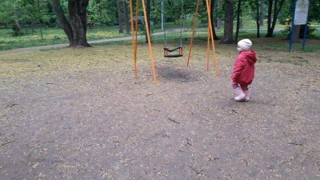 Детская площадка - любимое место развлечения всех детей в любую погоду.