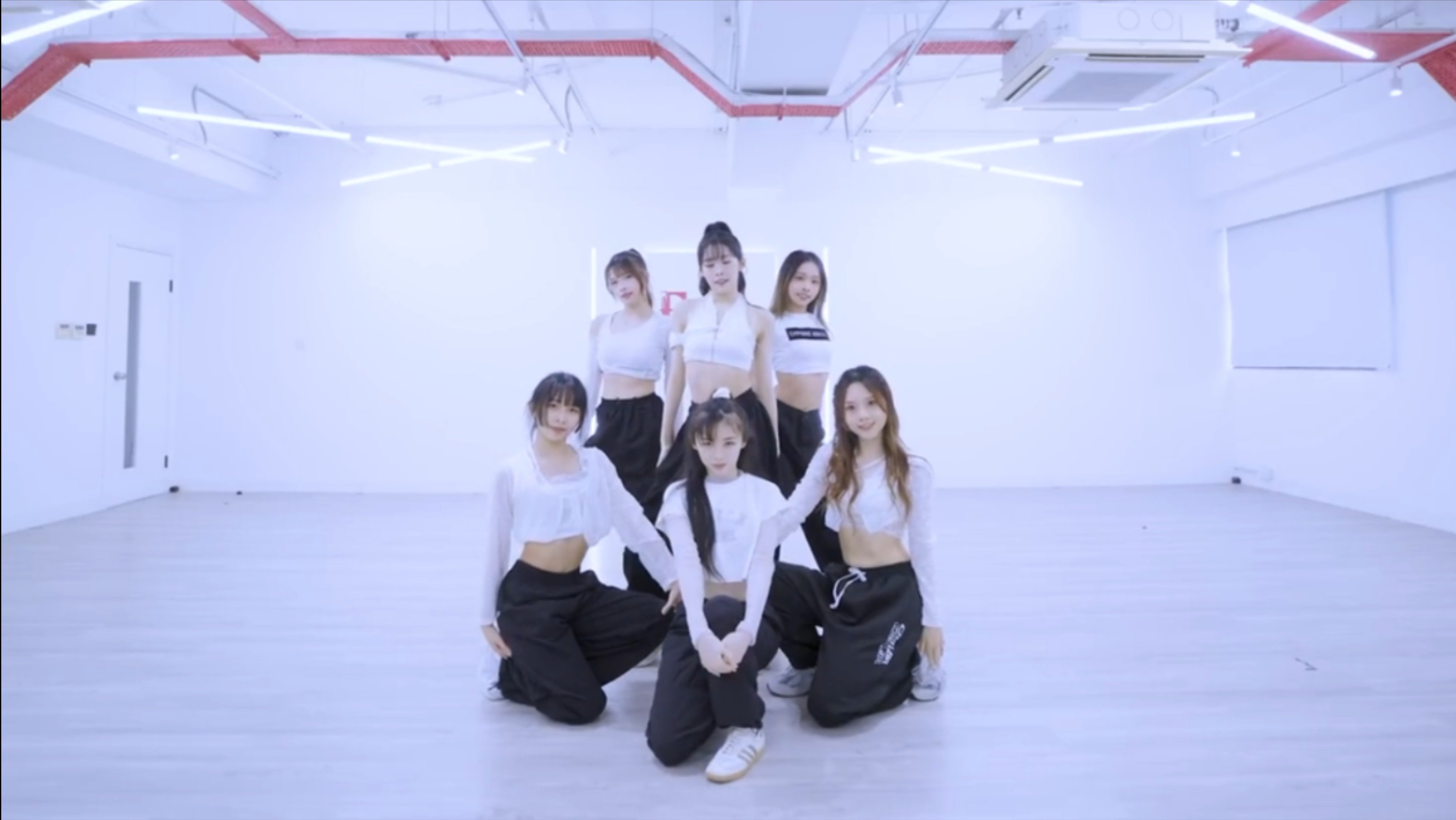 SMORZ (스모즈) - 'I want you to' dance practice mirrored