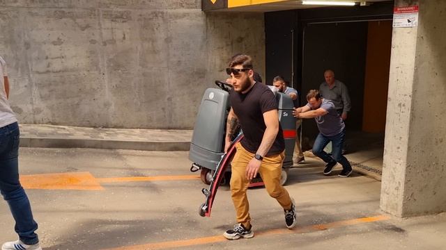 Тест-драйв поломоечной машины ARTRED S9 на парковке | Часть 8