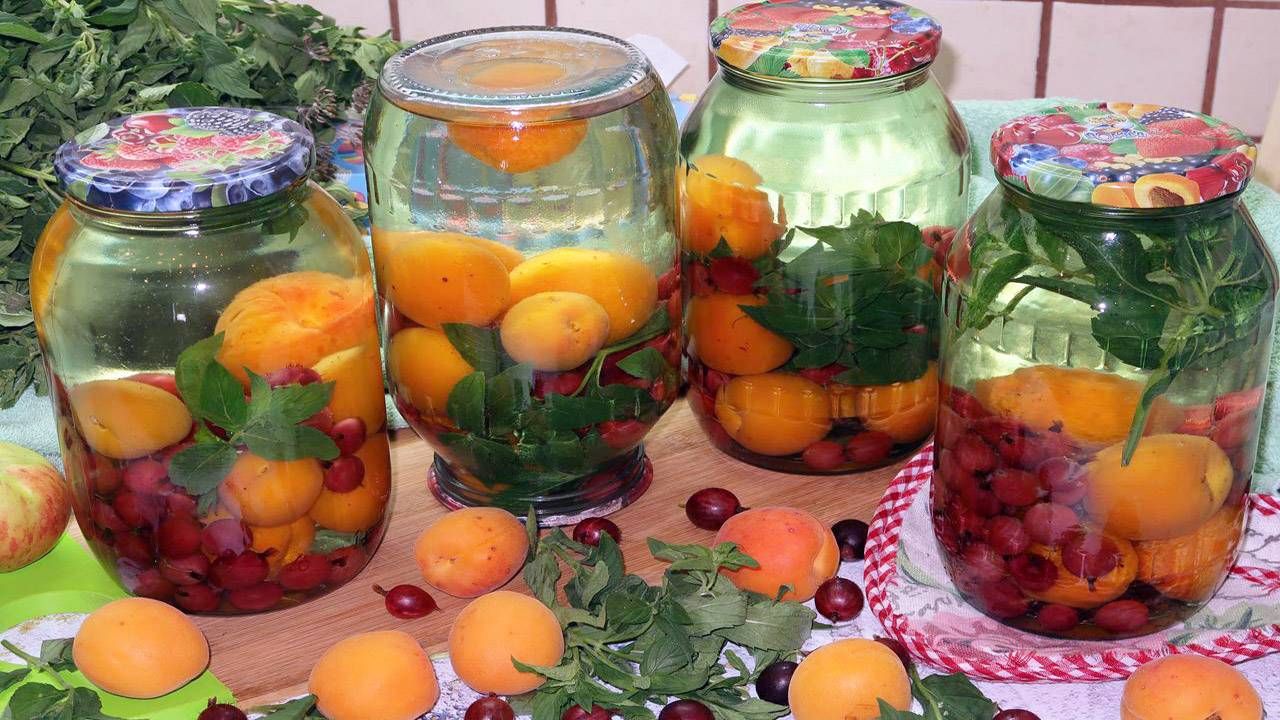 Компот из крыжовника с абрикосами и мятой на зиму