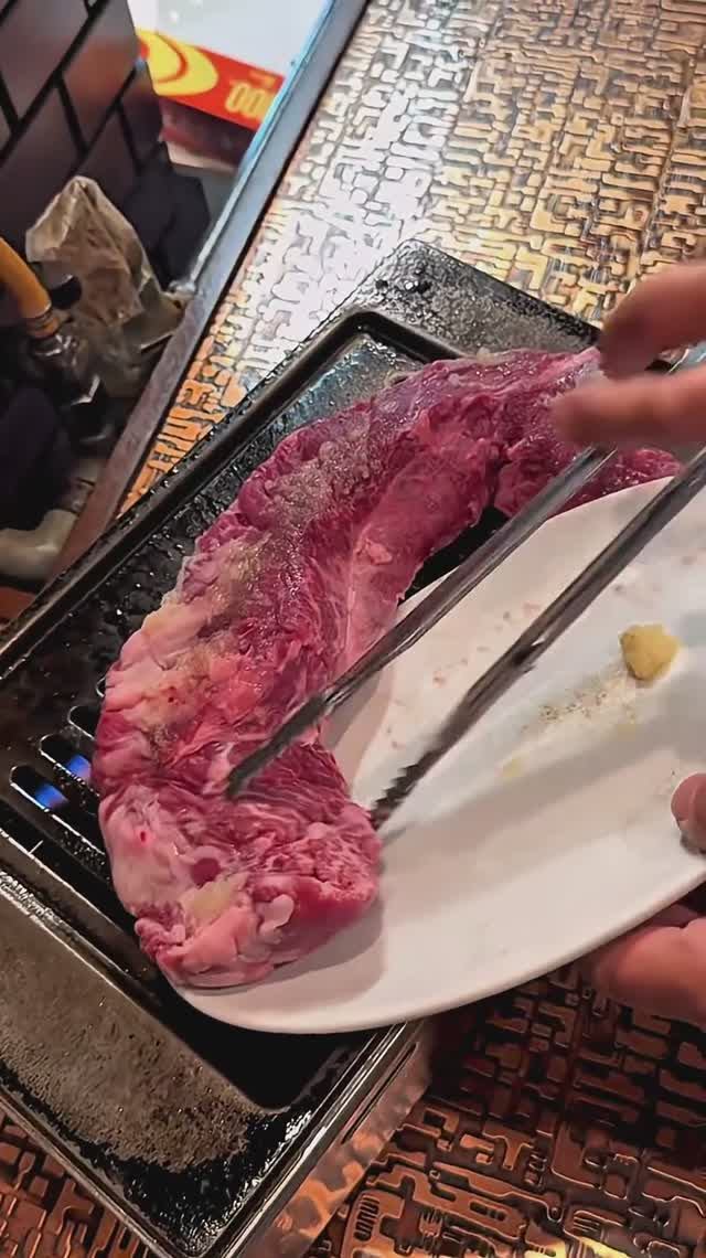 Вкуснейший стейк весом 1 кг, который стоит ждать два года 🥩 [Досинтей, Осака]