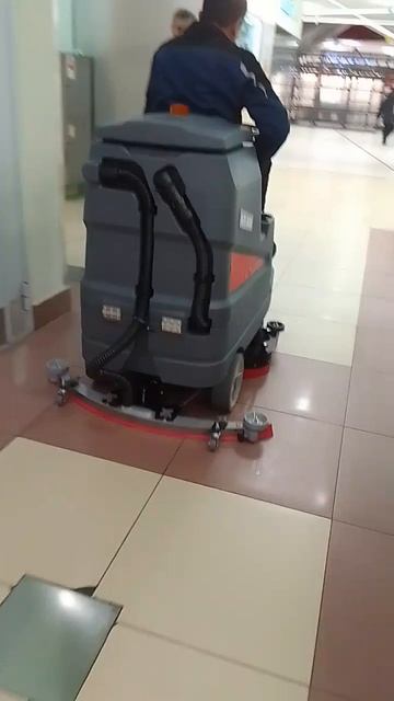 Тест-драйв поломоечной машины ARTRED Х8 в ТЦ