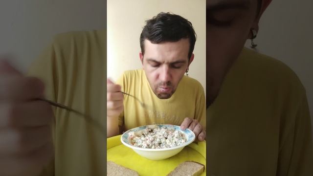Обжор мукбанг, салат оливье Советский, по классическому рецепту