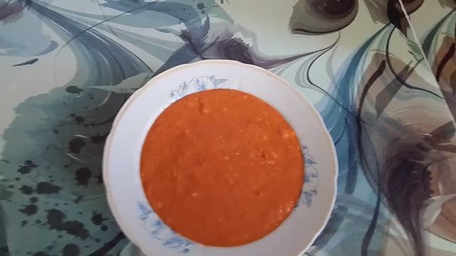 Томатный суп с крем-сыром.