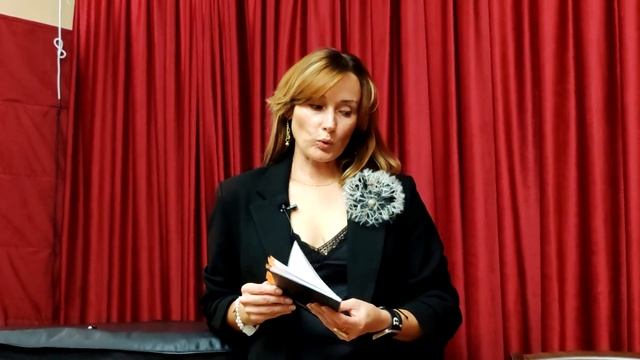 Поэт и литературный критик Юлия Сафронова: #линиЯнеразрыва