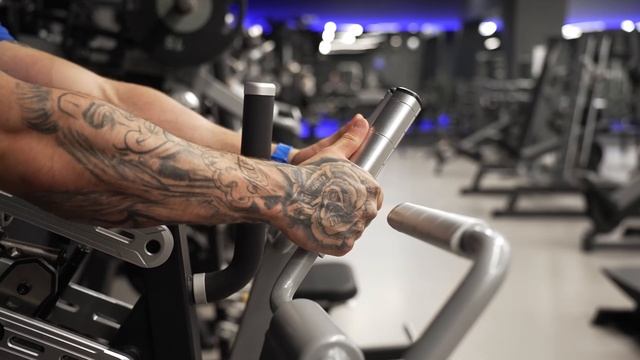 Тренажер Y930ZAM Наклонная тяга