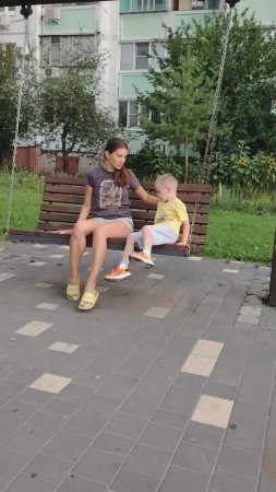Вышли погулять с детьми, погода застала нас в врасплох...