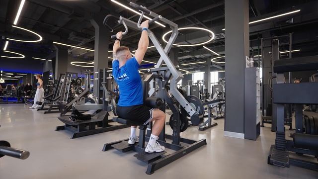 Тренажер D610 Тяга сверху через стороны