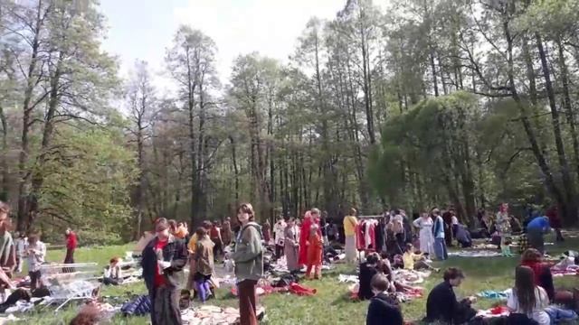 Санкт-Петербург, Удельный парк. У ребят из сообщества "Дом в котором" день менялок.