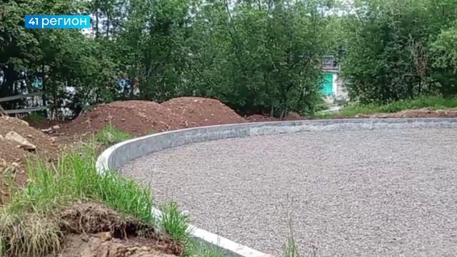 ДЕТСКУЮ ПЛОЩАДКУ СТРОЯТ НА НИЖНЕМ ГОРИЗОНТЕ В ПЕТРОПАВЛОВСКЕ • БЕЗ КОММЕНТАРИЕВ