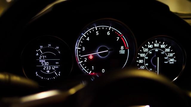 Ускоряющаяся приборная панель автомобиля