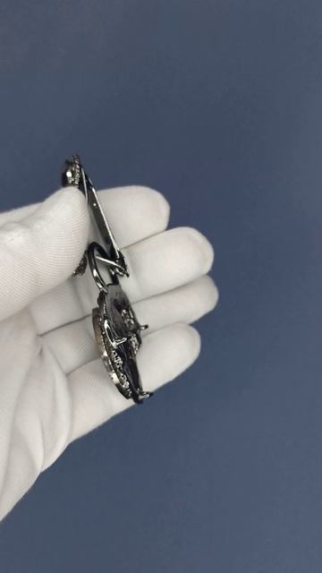 Украшение клипса, со стразами, темно-серая, 9см. Артикул: 03764