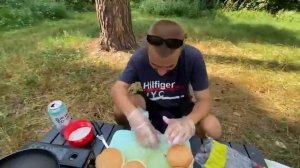 Саня соль готовит бургер. Такого вы ещё не видели