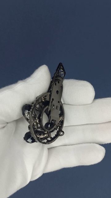 Украшение клипса, со стразами, черная, 6.5см. Артикул: 03004