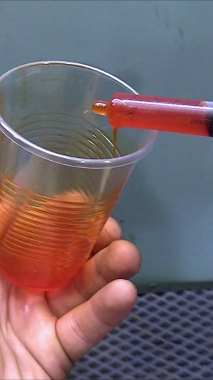 Фиксатор и уплотнитель резьбы своими руками.