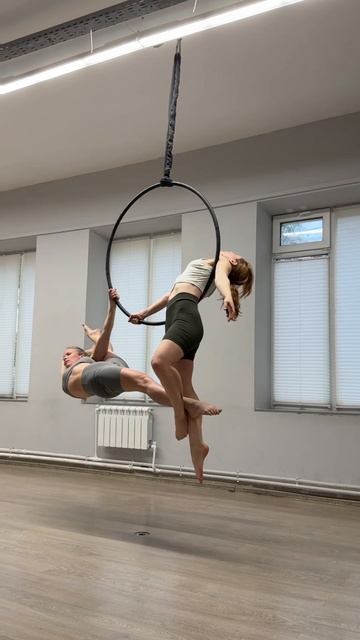 Aerial Hoop Duo/ Воздушное кольцо дуэт