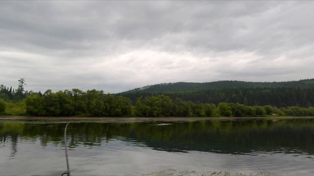 Рыбалка с лодки на воблер-квокер.