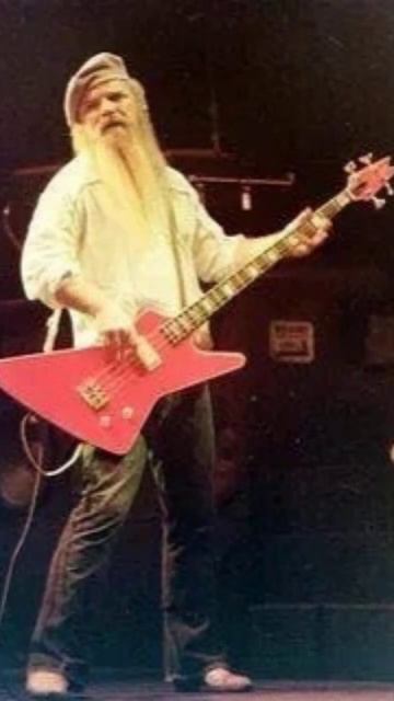Дасти Хилл бас гитарист группы ZZ Top. #rock #music #zztop #automobile #texas #rocknroll #bass