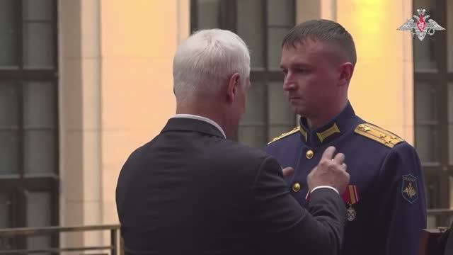 Министр обороны РФ А.Белоусов вручил медали «Золотая Звезда» отличившимся участникам СВО, 2 августа