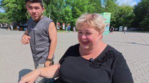 Абдугани  присматривает за нами. Сегодня день ВДВ в парке Маяковского.