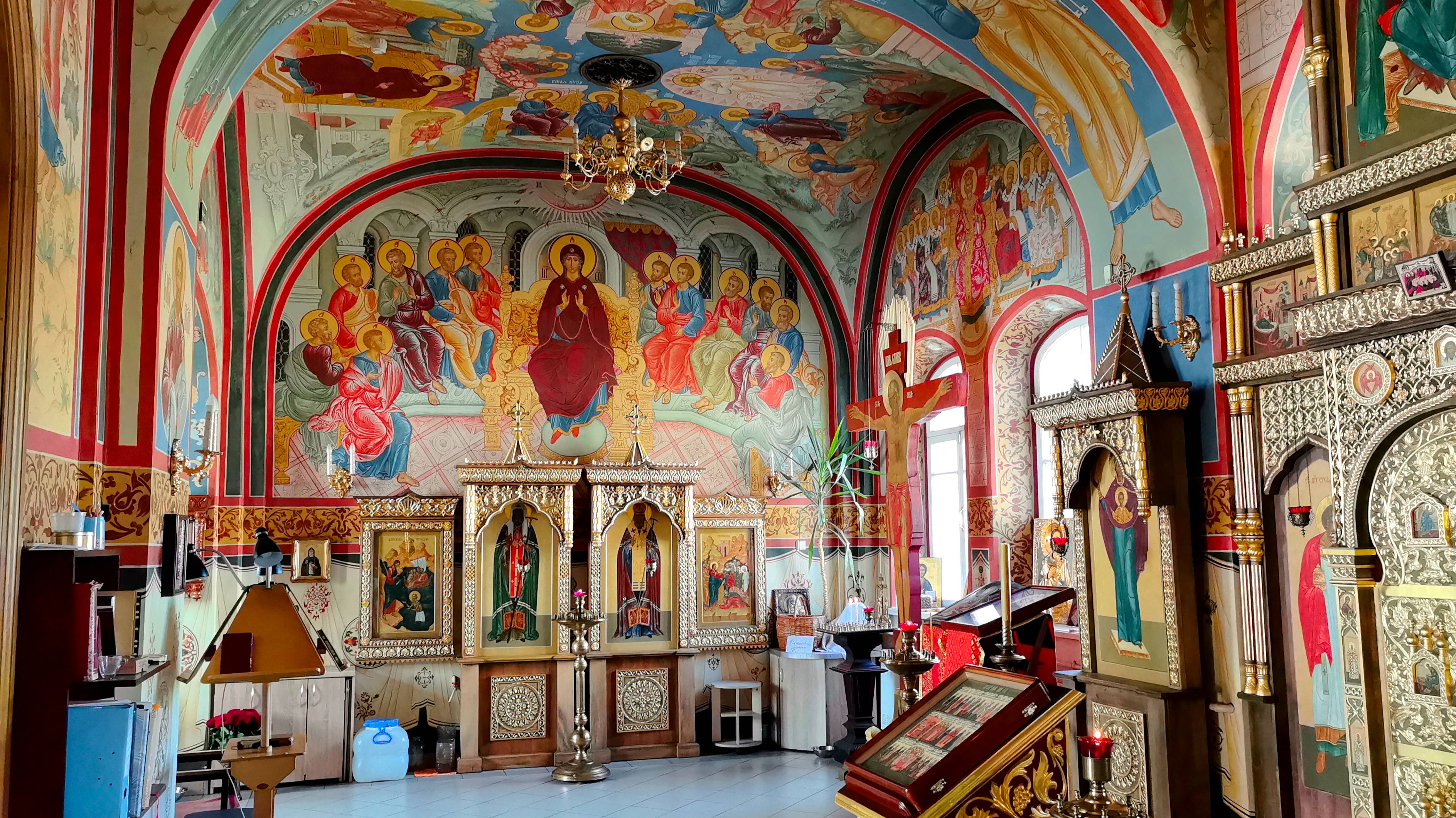 Храм Воскресения Христова на территории НИИ скорой помощи имени Н.В. Склифосовского