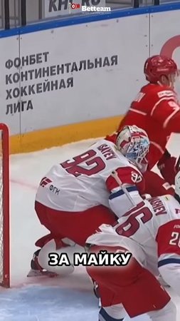 Хоккей_ Вратарь без шлема и напряженная игра у ворот! (1)