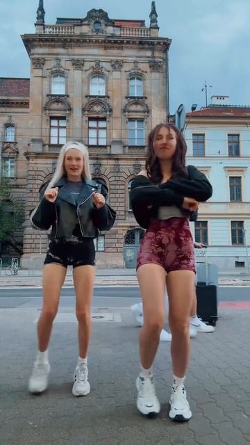 Горячие девочки
