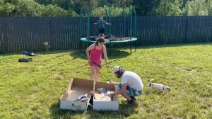 Собираем батут / Доставили двери / Отделываем углы в доме уголками МДФ