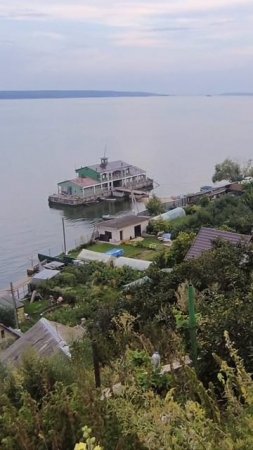 Август, Волга, вечереет...