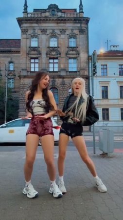 Горячие девочки