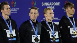 Российские пловцы впервые выиграли золото в эстафете на чемпионате мира в Сингапуре