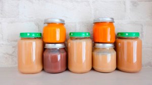 Без уксуса и специй. Как готовят детские консервы в Беларуси?