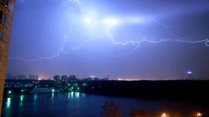 Ливни, грозы и штормовой ветер: Москву опять испытывает непогода