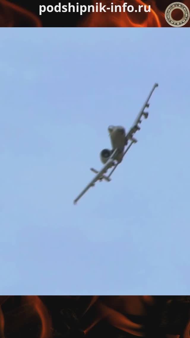 Американские штурмовики разносят свои бронемашины. A-10 «Тандерболт» II на учениях.