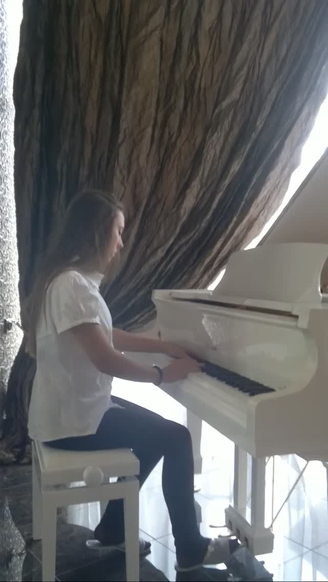 ИЗ ФИЛЬМА ЛЮДИ И МАНЕКЕНЫ