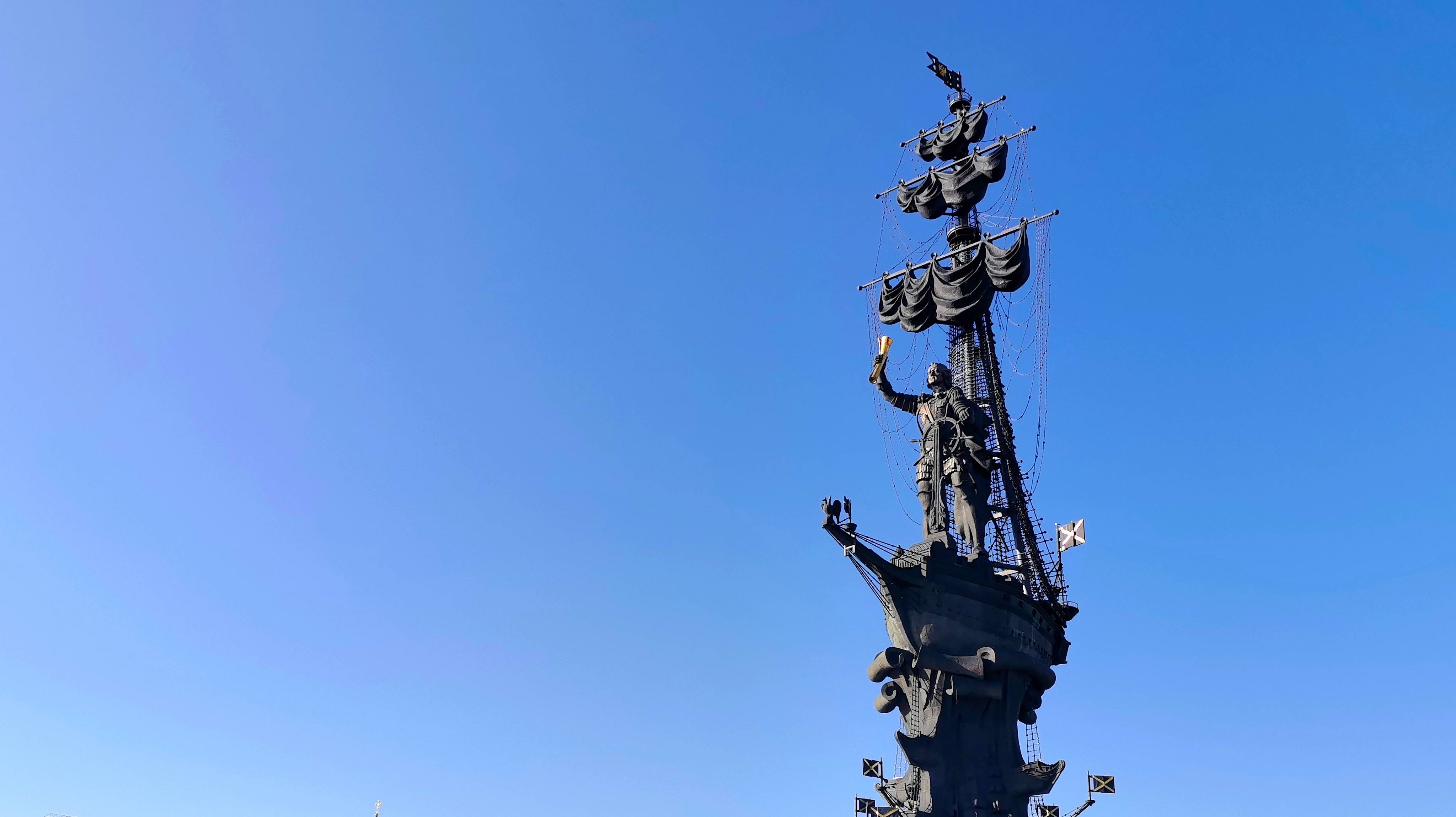 Памятник Петру I в Москве – один из самых монументальных и неоднозначных памятников столицы