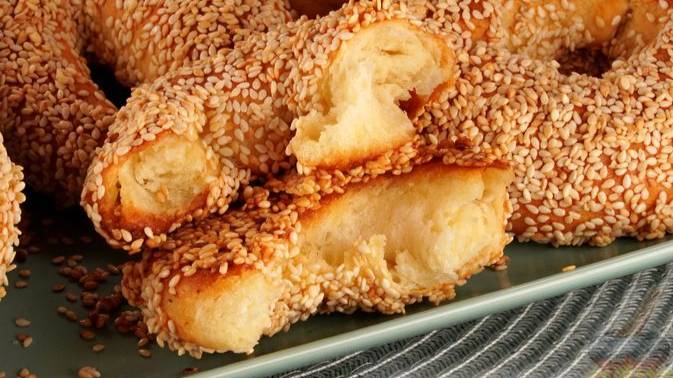 Хрустящие снаружи, мягкие внутри. МАСЛЯНЫЕ СИМИТЫ В КУНЖУТЕ