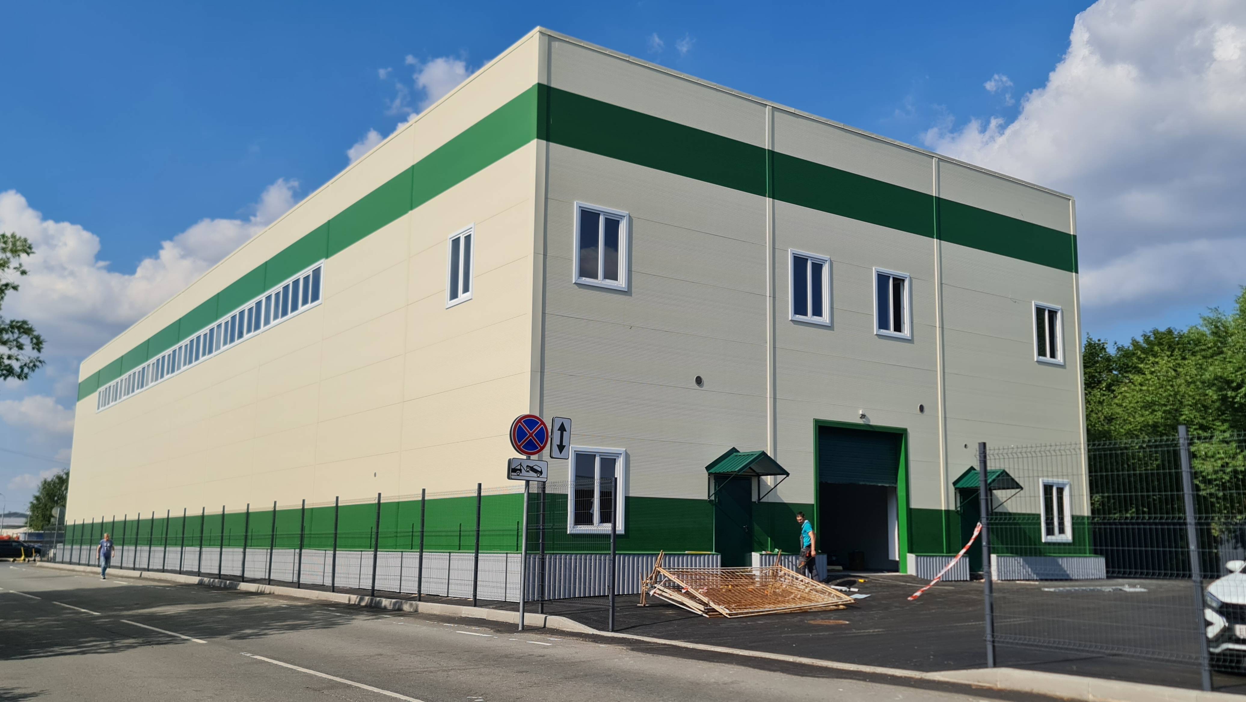 Производственное здание на Салова 57