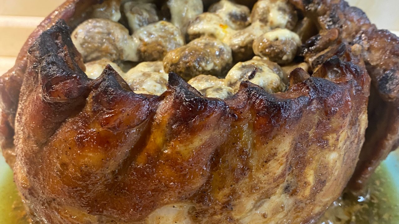 Свиные ребра с картошкой и грибами в духовке