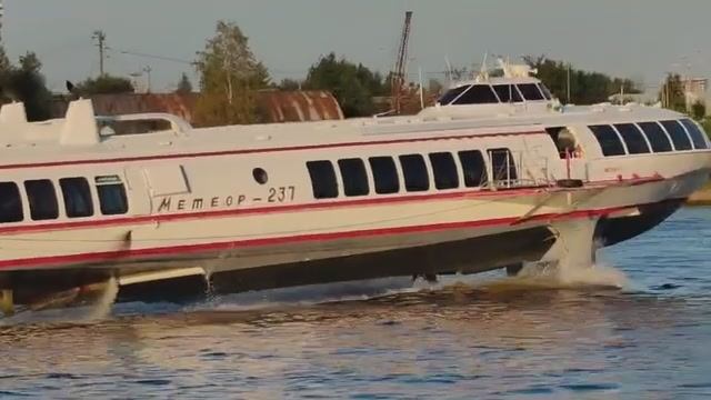 Метеор - 237 на Неве