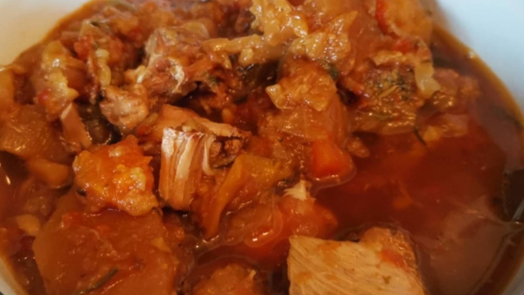 Мясо с овощами в казане