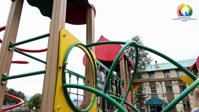 Контроль за детскими площадками района продолжается