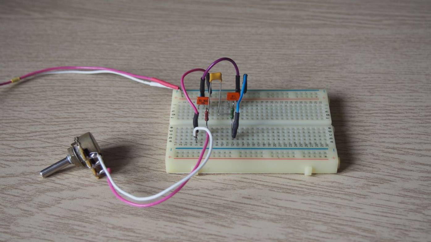 Несимметричный мультивибратор. Маленькие тайны.