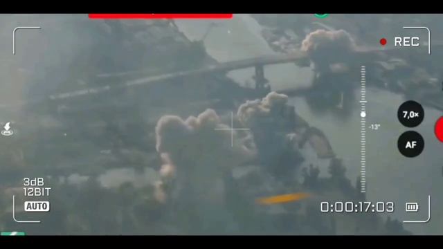 Кадры Ударов ФАБами российских сил в Корабельном районе Херсона.