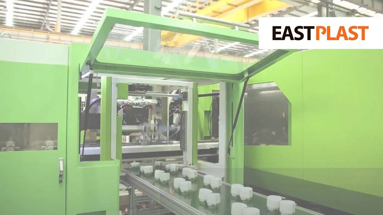 PACPRO - литьё под давлением тонкостенной упаковки. Изделие: круглый контейнер с этикеткой.