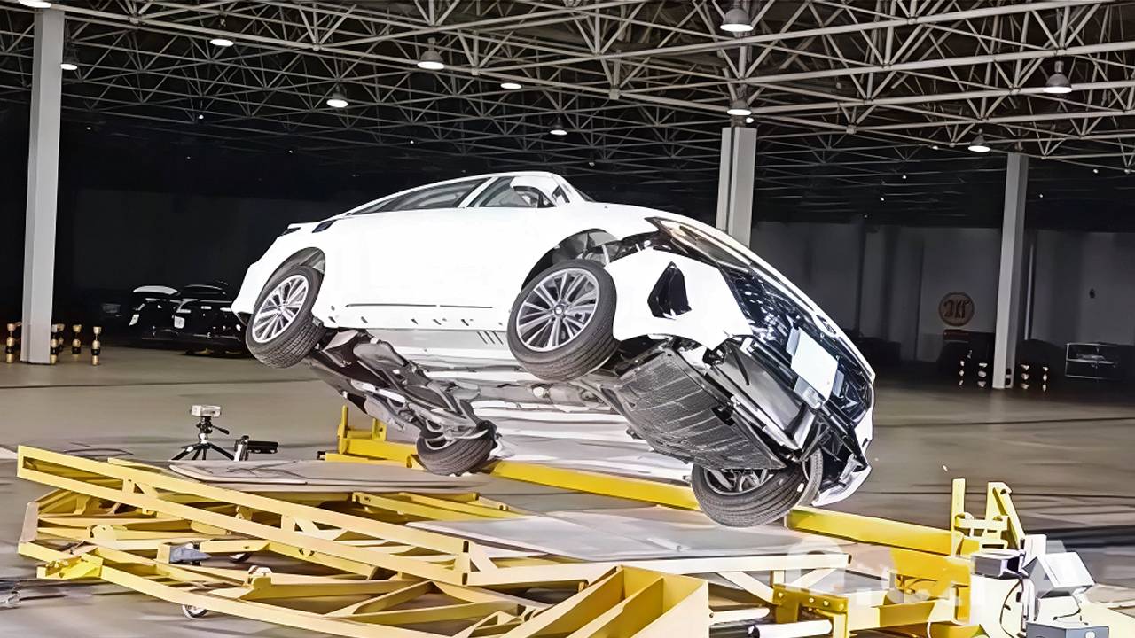 Краш-тест седана Chery Arrizo 8 на CarMaps.Ru