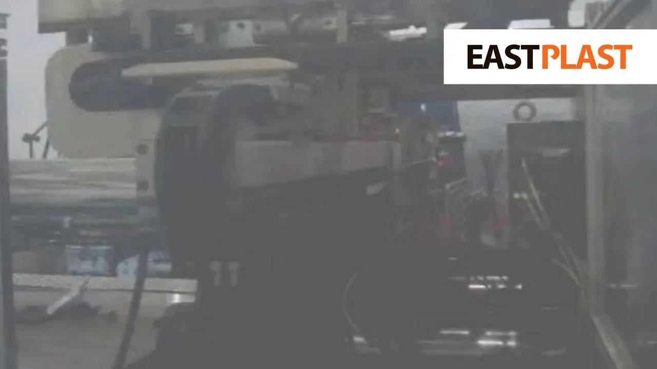 Автоматическое извлечение изделий из пресс формы с помощью робота манипулятора