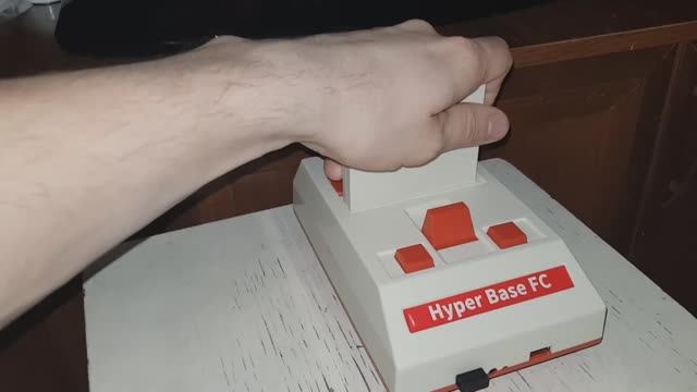Игровая консоль с жестким диском вместо картриджа на основе Android tv. 500 гигабайт ретро игр.